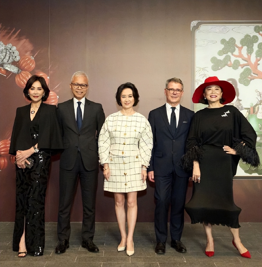 After seeing the photo of Carina Lau and Brigitte Lin, I saw how big ...