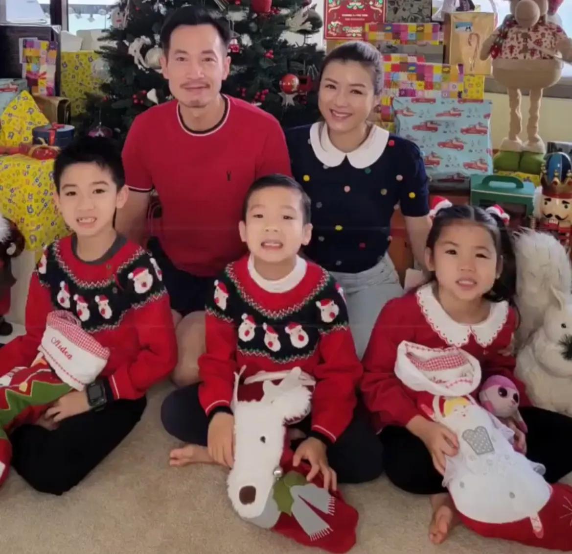 Chen Yinyu's family portrait is warm and loving, the three children are ...