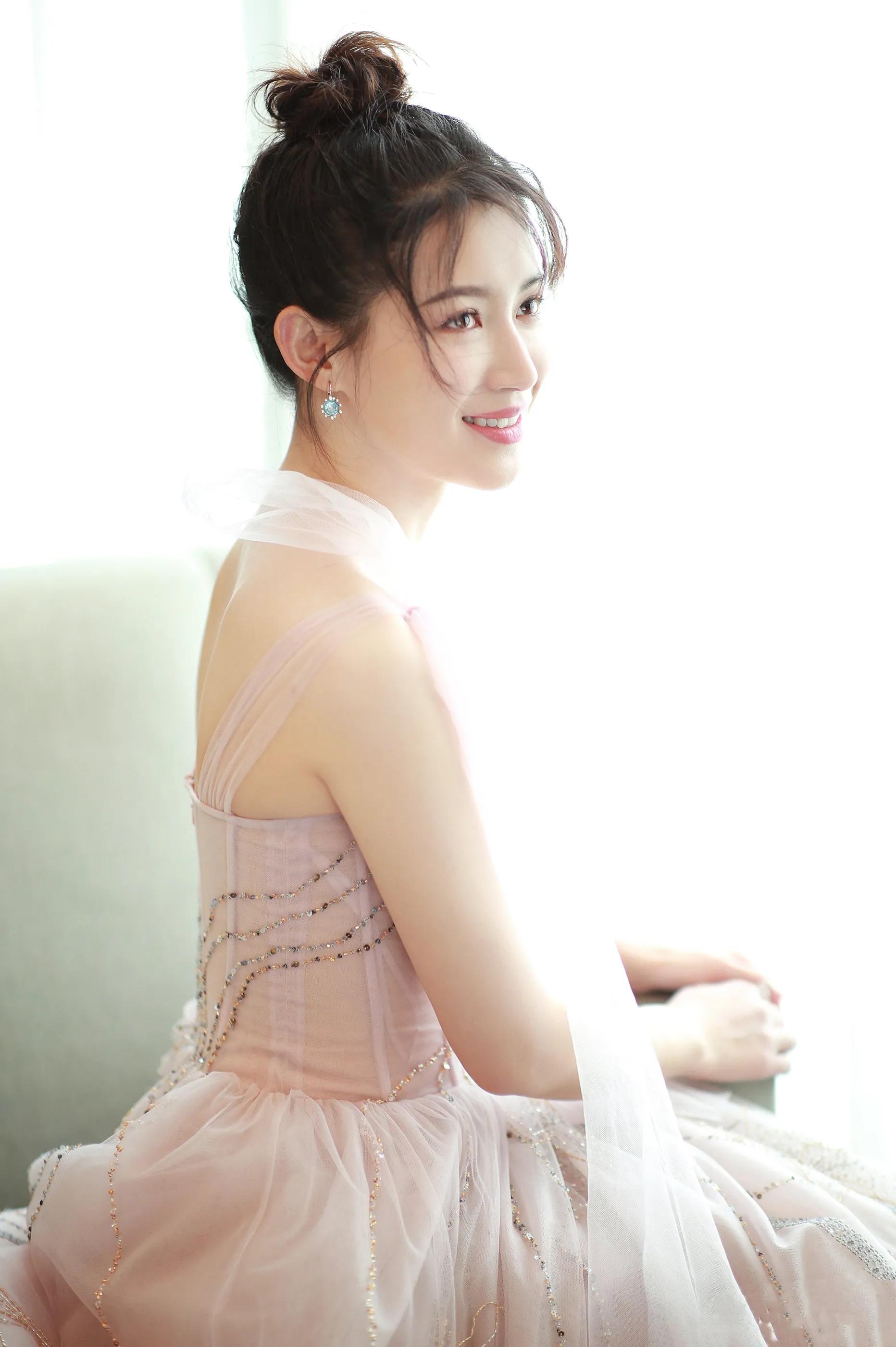 Su Qing's beautiful photo - iNEWS