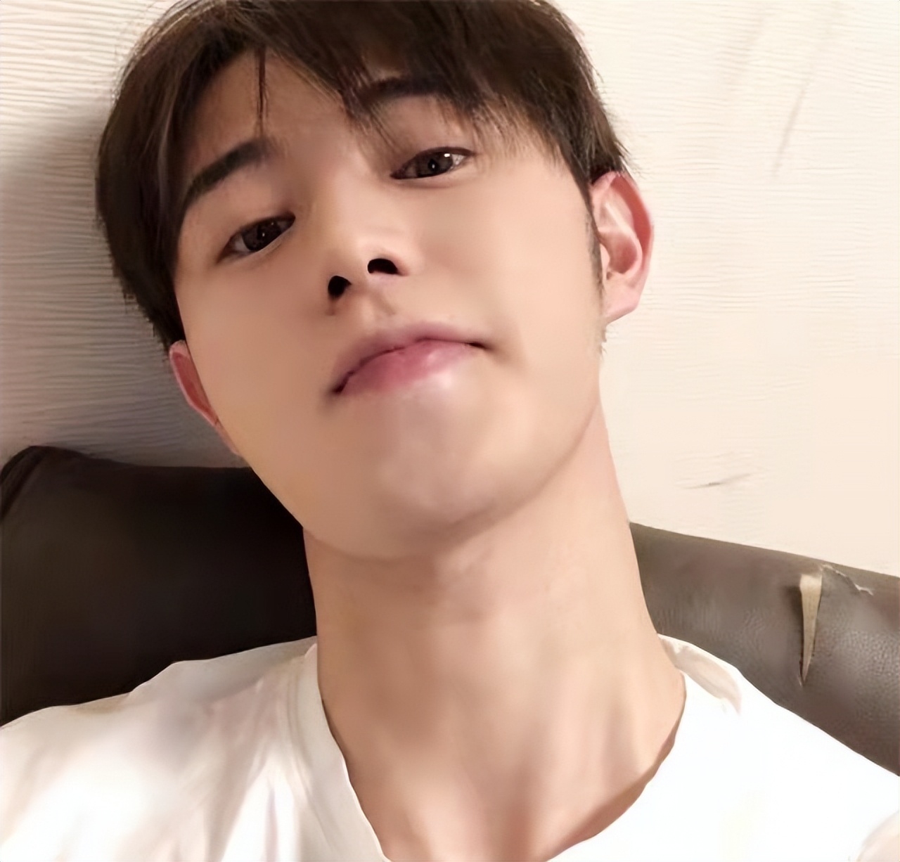 Tong Jincheng is back, going to Yunnan with 30 beauties and experiencing the custom of walking ...