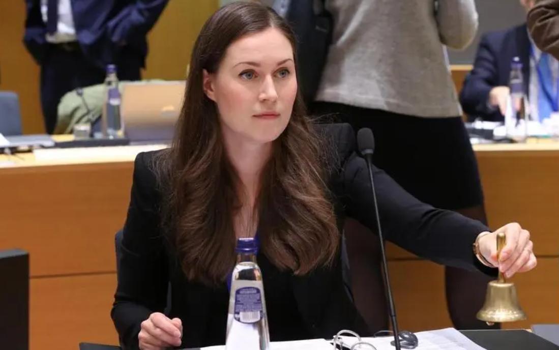 "Keep dancing"!Hillary supports the Finnish female prime minister, the ...