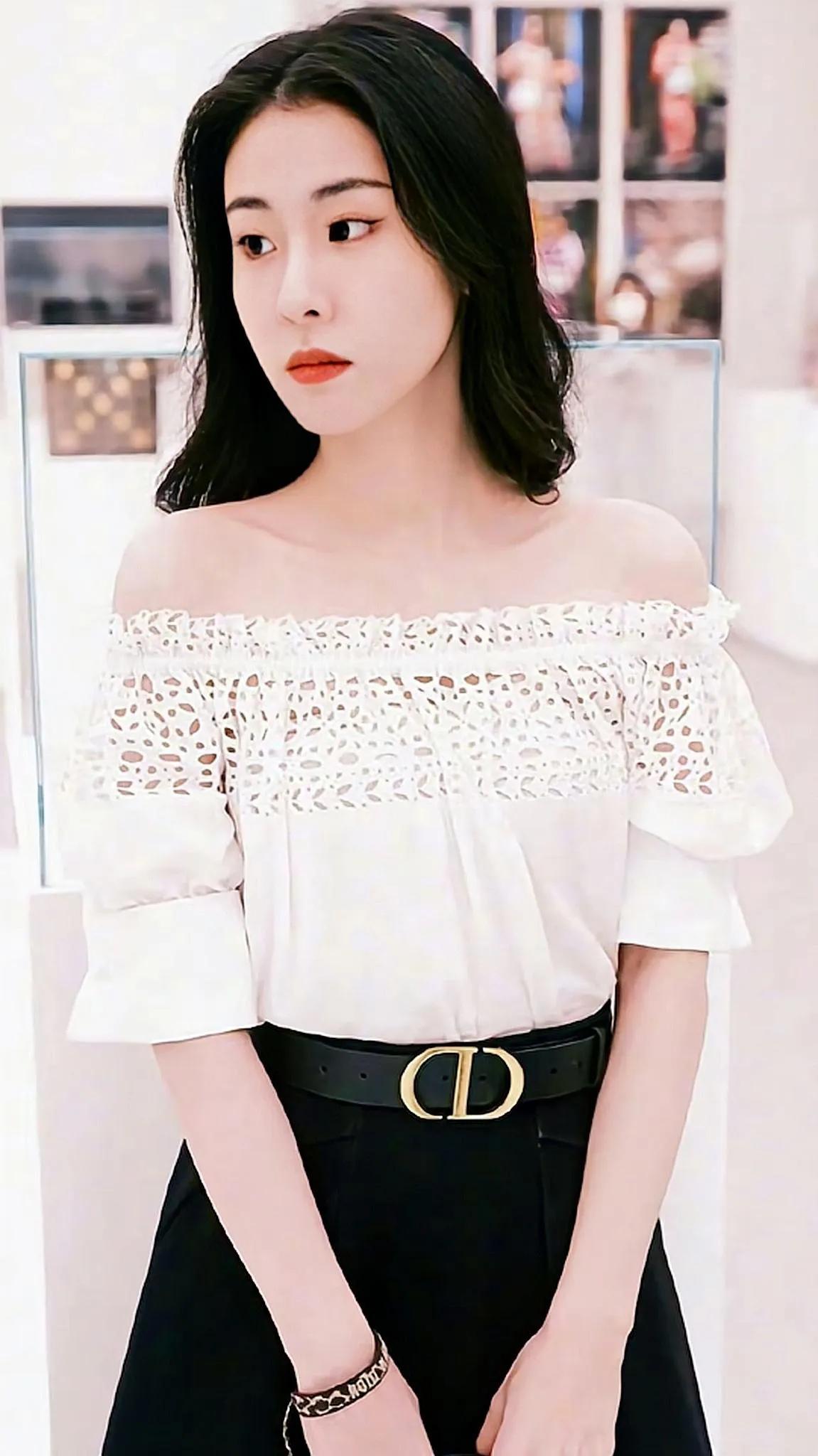 Zhang Bichen not only has a beautiful singing voice but also has a well ...