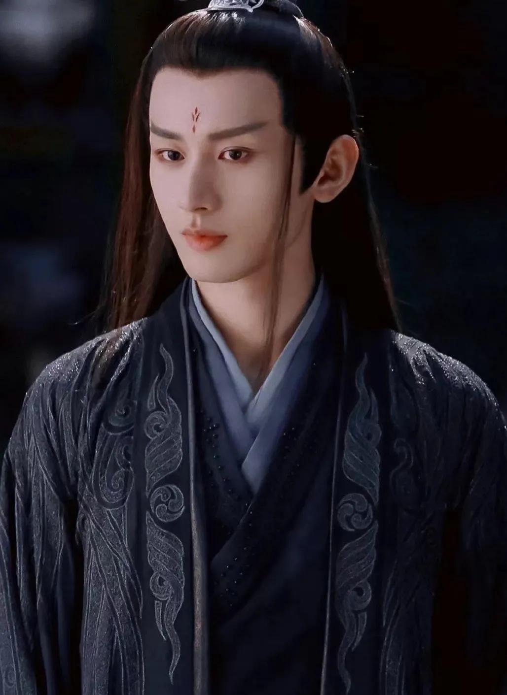 Falling in love with a male god in ancient costume in a second: Cheng ...