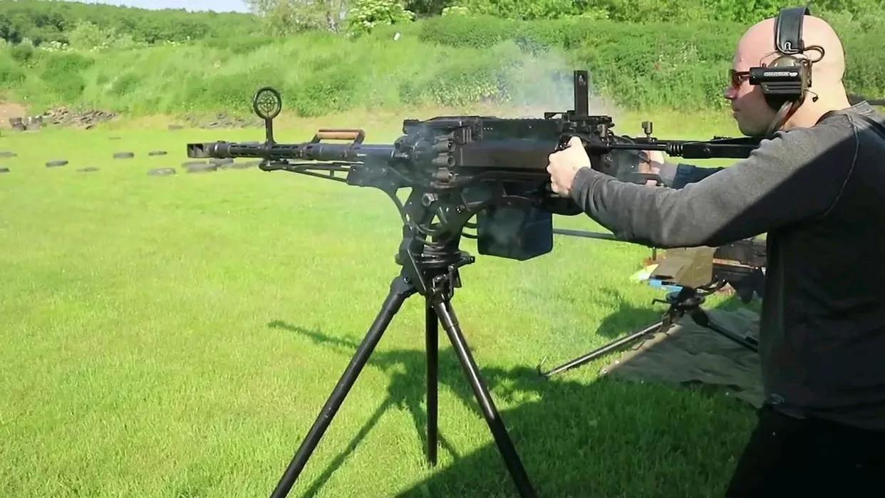 This is the "infantry weapon"? It's too heavy! KPV is the USSR - iMedia