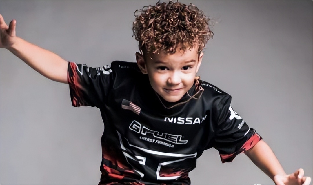 4-year-old Apex player "eats chicken" by personal operation!There is a ...