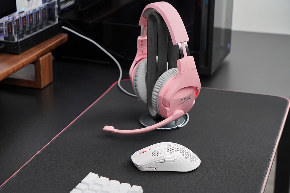 Pink and white CP closes the distance HyperX pink and white game ...