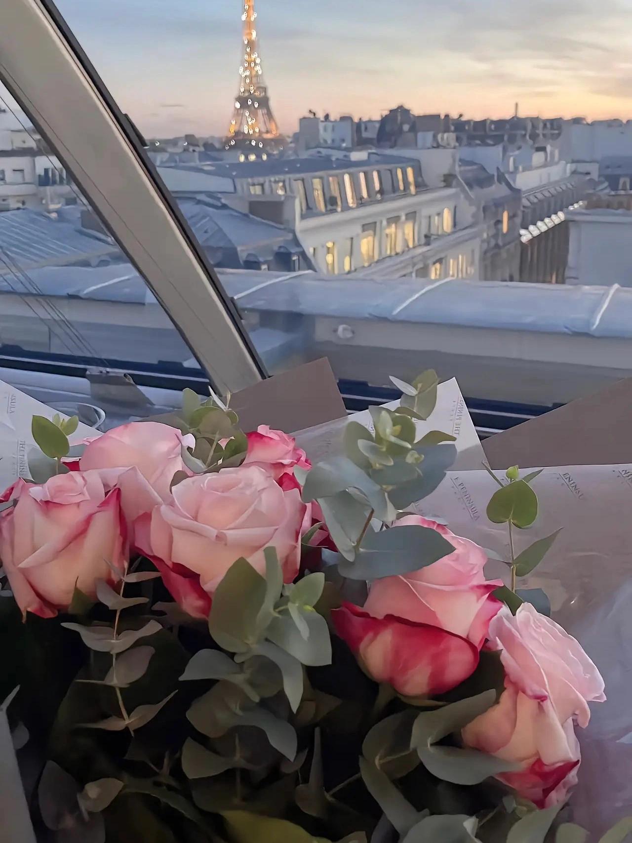 Li Xiang Wang Shiling's play photos feature the word "trench"! - iNEWS