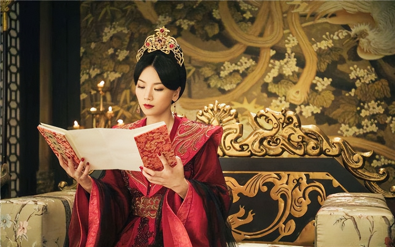 Fang Shi, the third empress of Jiajing, killed the favorite concubine while saving the emperor ...