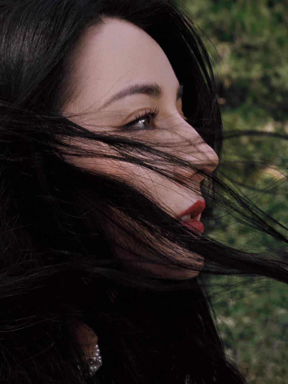 amazing! Di Lieba's Red Beaded Embroidered Dress Photo Released - iMedia