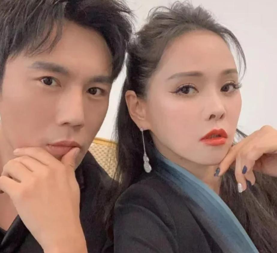 Qin Hao and the woman held hands to chat, Hu Yanbin was coded for recording a variety show, and ...