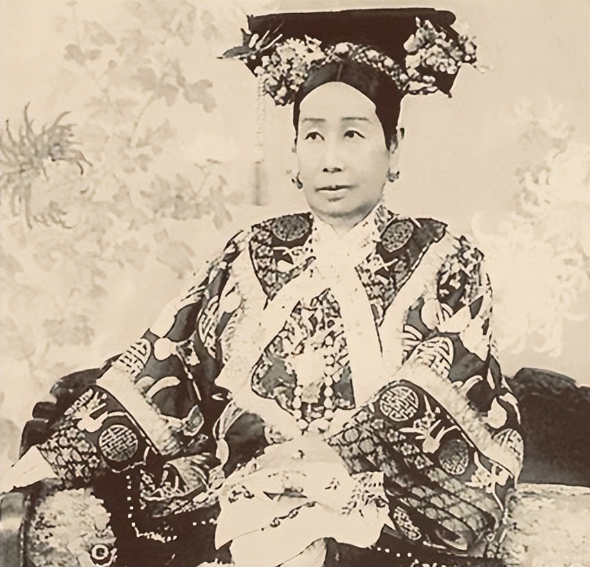 Cixi has been in power for nearly half a century. How can she hold the ...