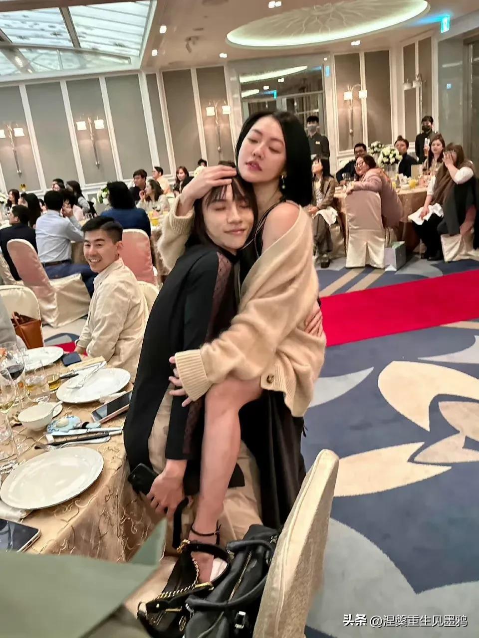 Chen Yihan posted a photo with Zhang Junning and Teacher Tang, Xiao S called Wu Qingfeng late at ...