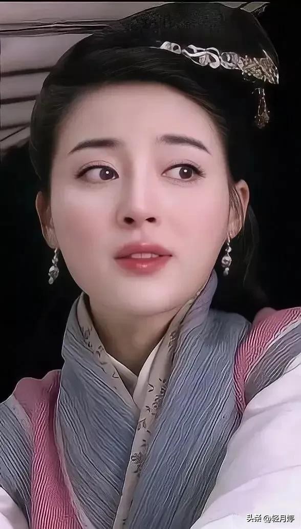 Nine Pan Jinlians, pink face and red cheeks, slender waist and graceful ...