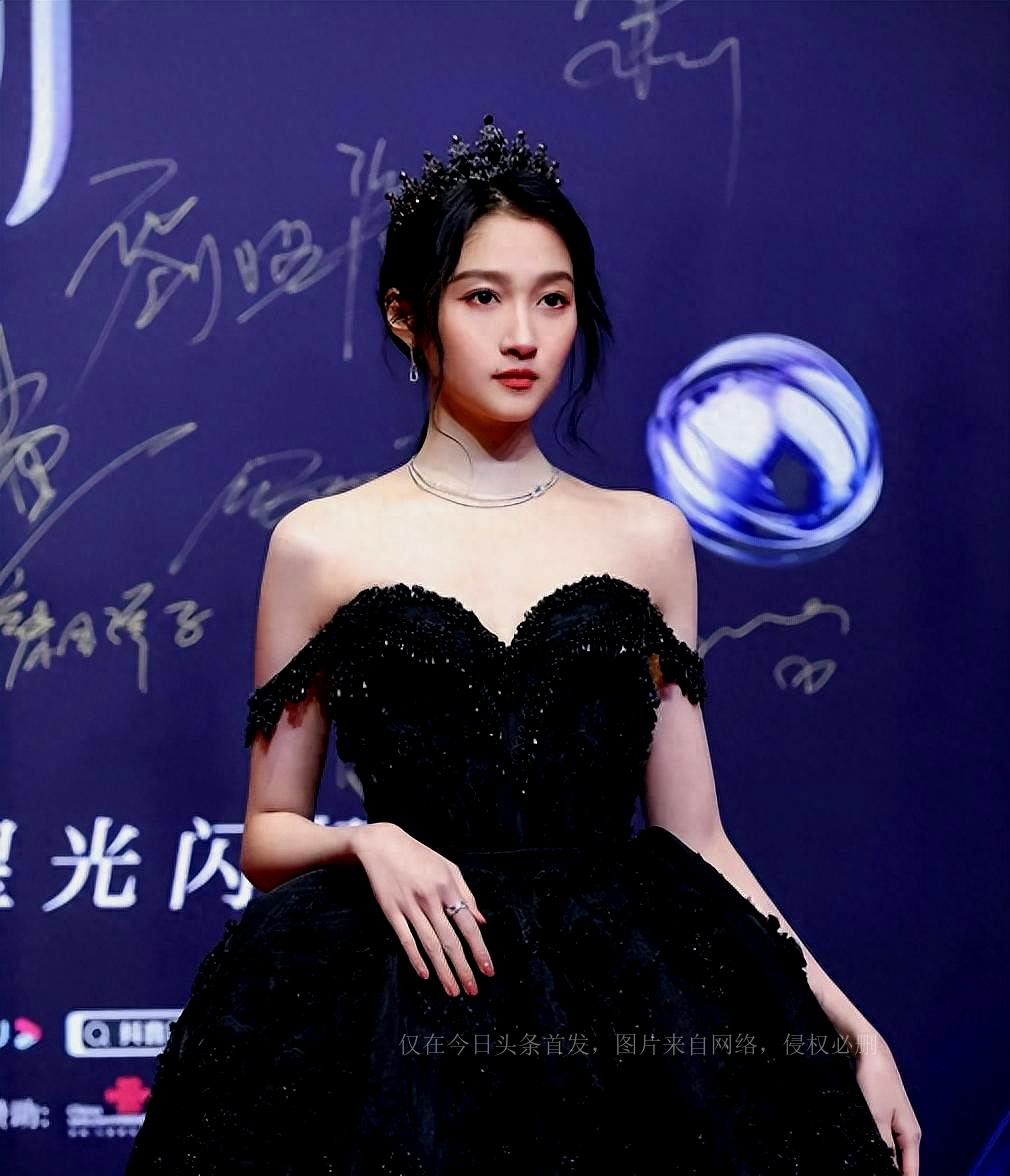 Facts have proved that Hong Huang, who is 62 years old, has already ...