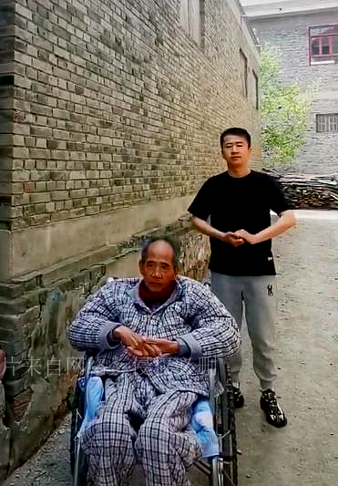 38-year-old Li Jiaming returned to his birthplace in the countryside ...