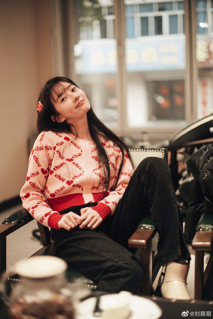 At Bai Yu's house?"Nolan" Liu Mengmeng revealed a recent photo of ...