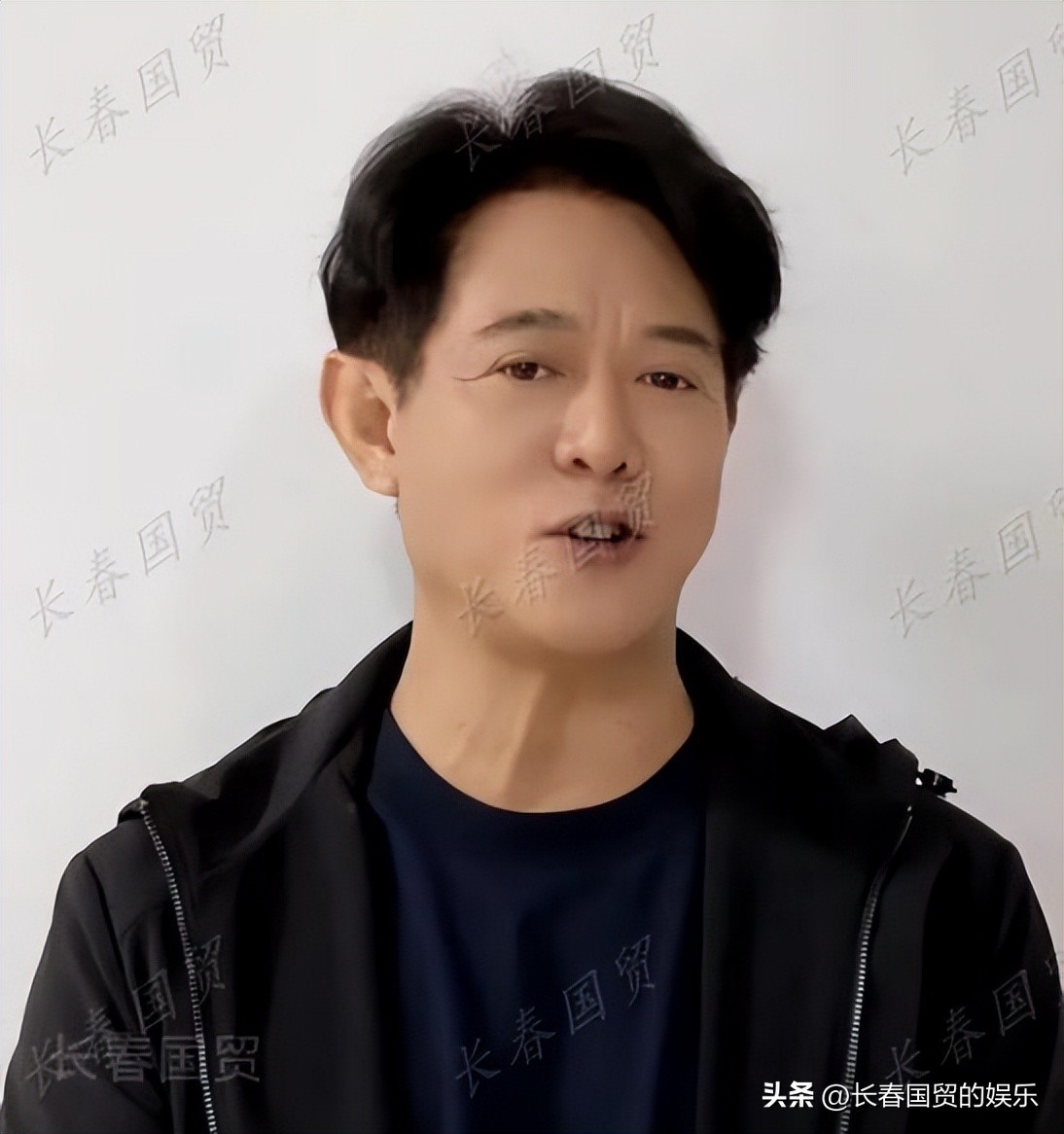 A recent photo of 59-year-old Jet Li was exposed, with black hair in ...