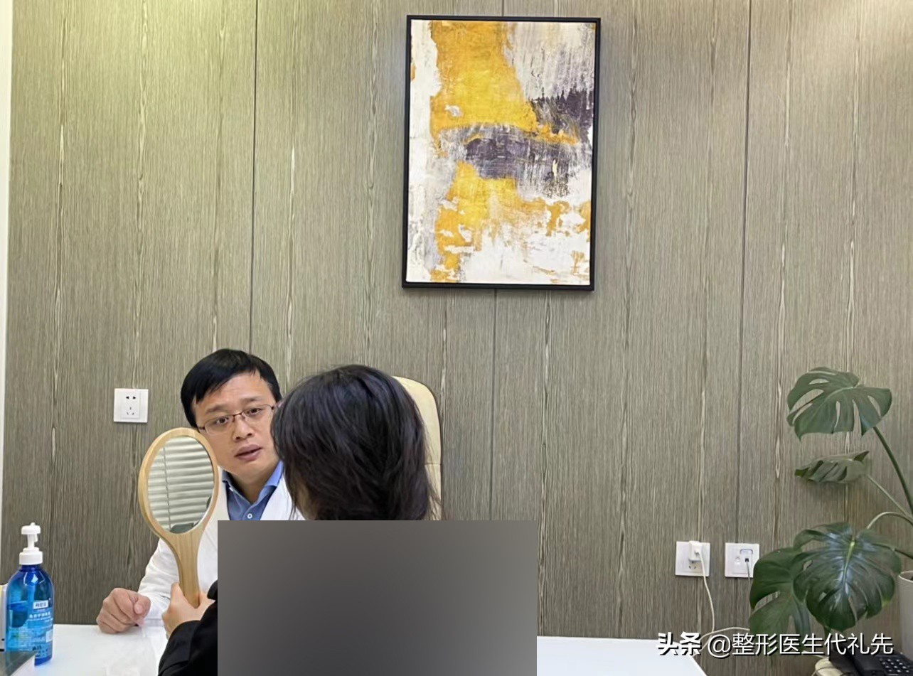 It has been a month since I had an external eye bag incision, lacrimal ...