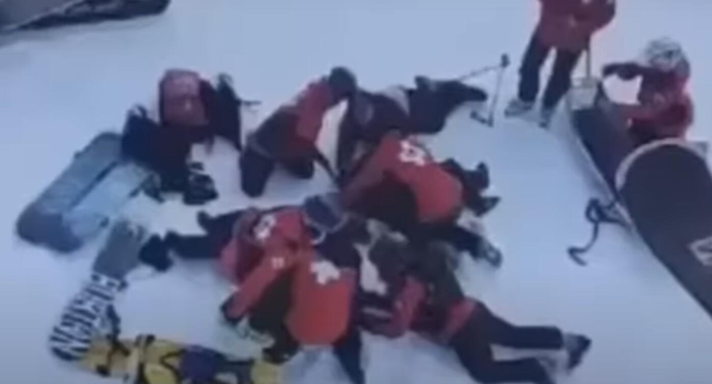 When the weird wind blows, the chair of the longest cable car falls ...