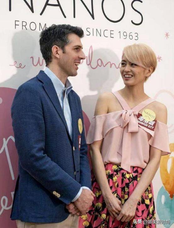 Gigi Leung and his wife seldom show up, their yellow hair is too thin ...