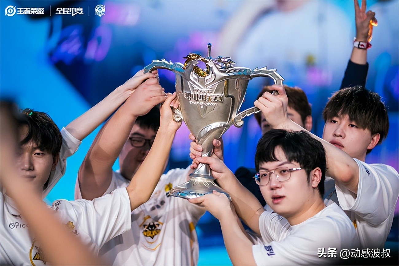 The Wolves are crowned with seven crowns, the fat FMVP is well-deserved ...