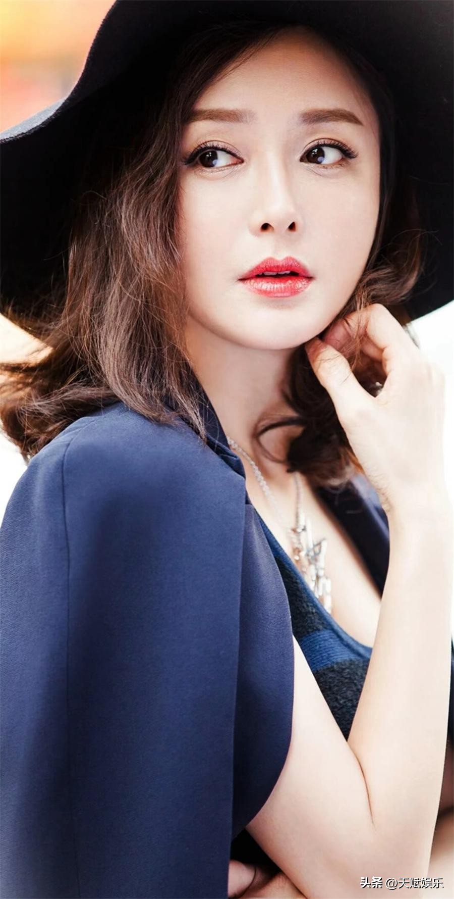 Actress and singer Qin Lan's photo album "Fifteen" - iNEWS