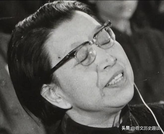 In 1935, a rare photo of Jiang Qing when she was young. At that time ...