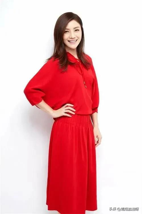 Share pictures, the goddess of temperament Hu Ke - iNEWS