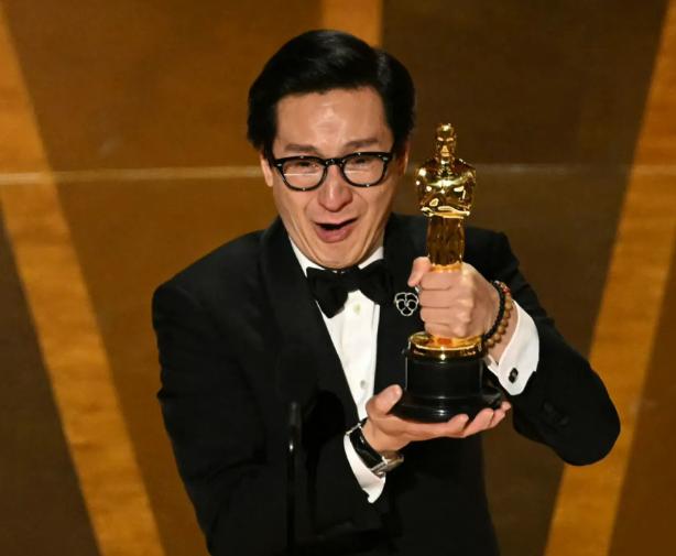"Counterfeit Jackie Chan" Guan Jiwei won the 95th Oscar for Best Supporting Actor. The original ...