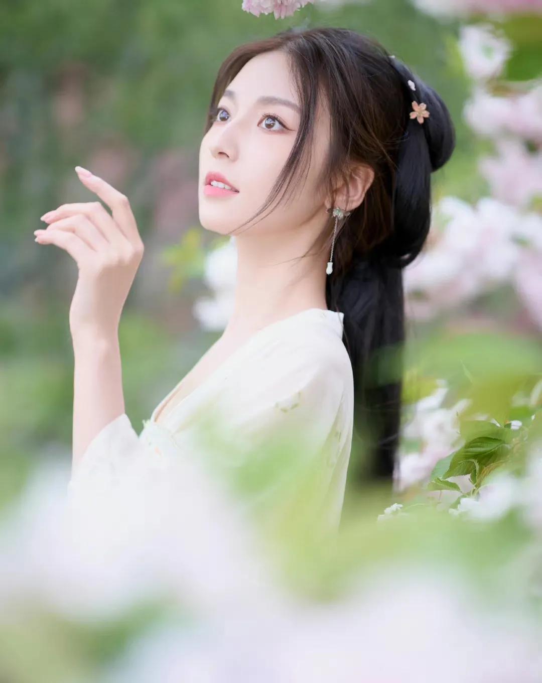 Beautiful actress Ma Xinrui - iNEWS