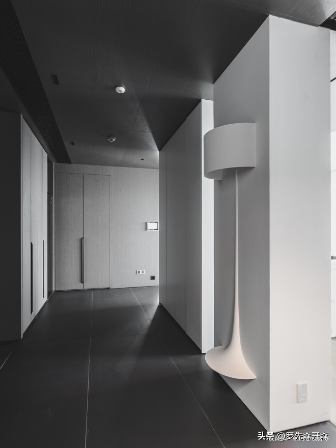 Undecided Meaning of Hardcover——Recombining Space to Narrate New ...