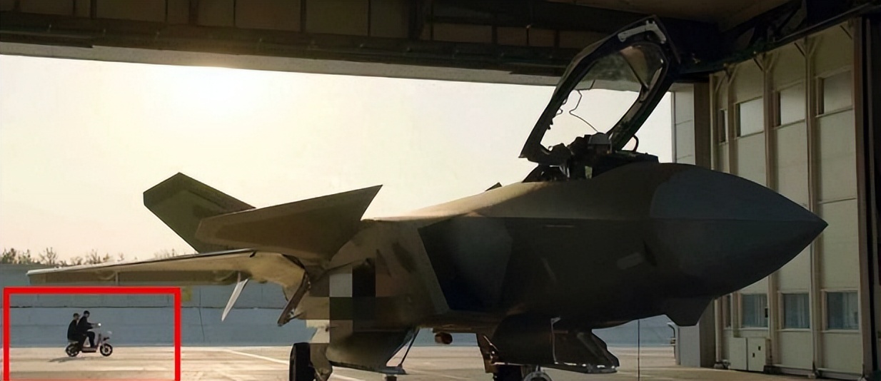The picture before the "test flight" of the Baidi fighter was exposed ...