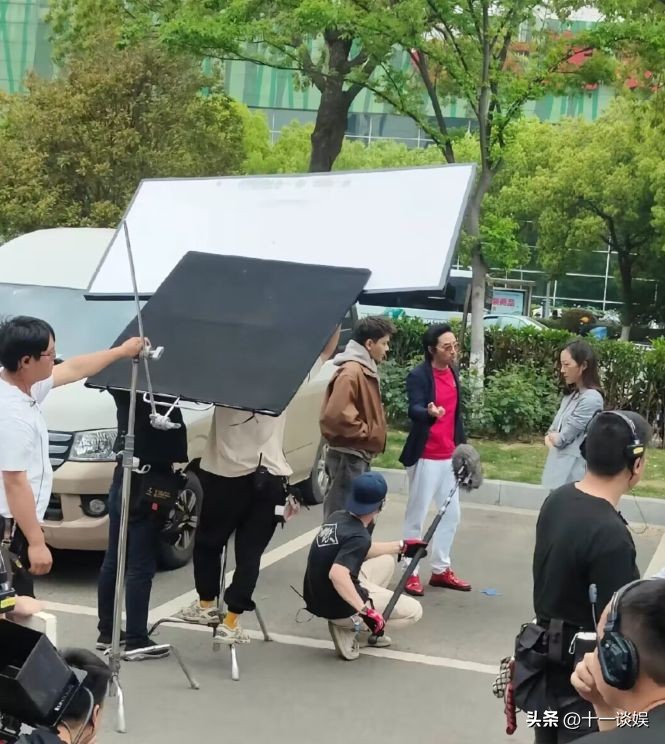 Han Xue and Ding Yuxi were met by chance while filming, the woman was ...