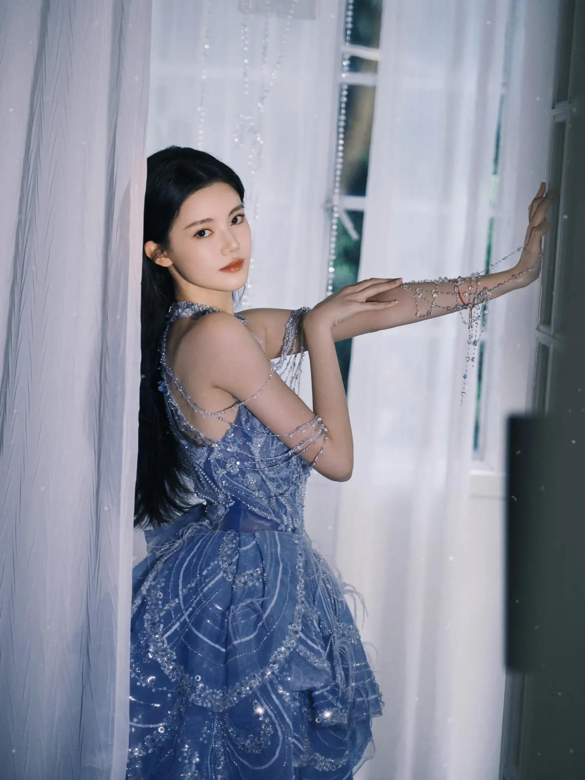 Sun Zhenni is so beautiful! Ever since I saw her play the little fox, I ...