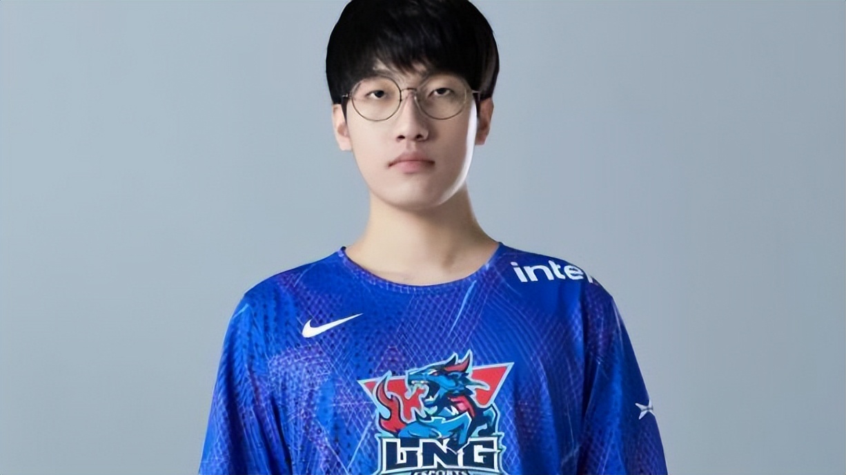 LNG首發集結完畢，網友認為上限6強，Mlxg指出上單Zika不強 - 資訊咖