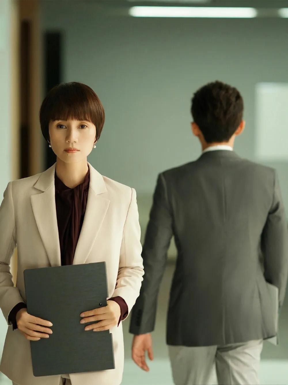 "Battle of the Roses" Yuan Quan with the same style - iMedia