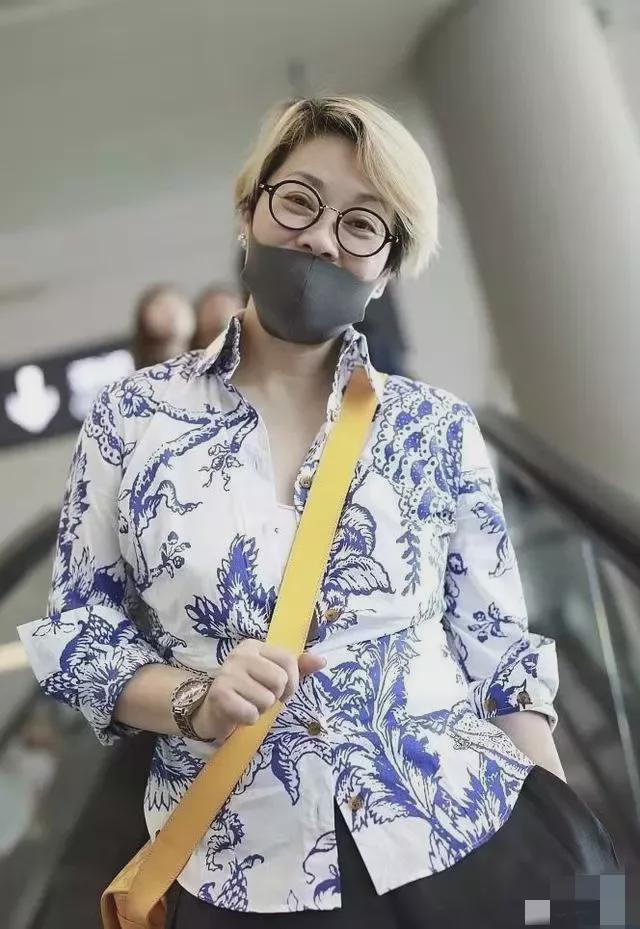 59-year-old Mao Amin: She found herself at the airport with a white ...