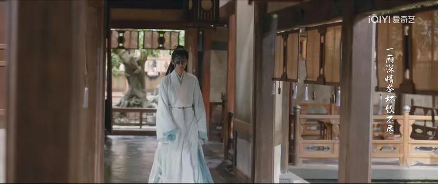 Lianhualou: Let's talk about Li Xiangyi's two swords, his arrogance can be seen from his name ...