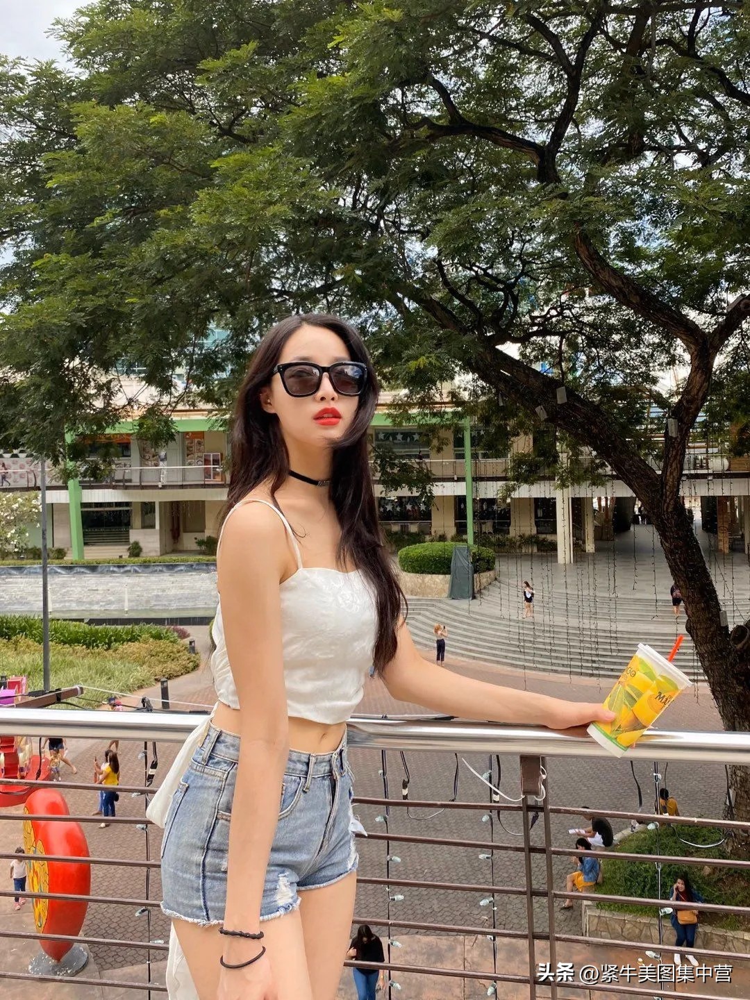 Saebom Skinny Jeans Photo - iNEWS