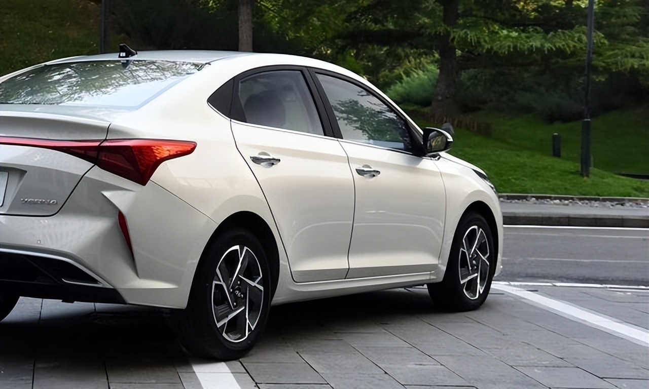 A smart choice for wage earners, the car is equipped with an aluminum ...