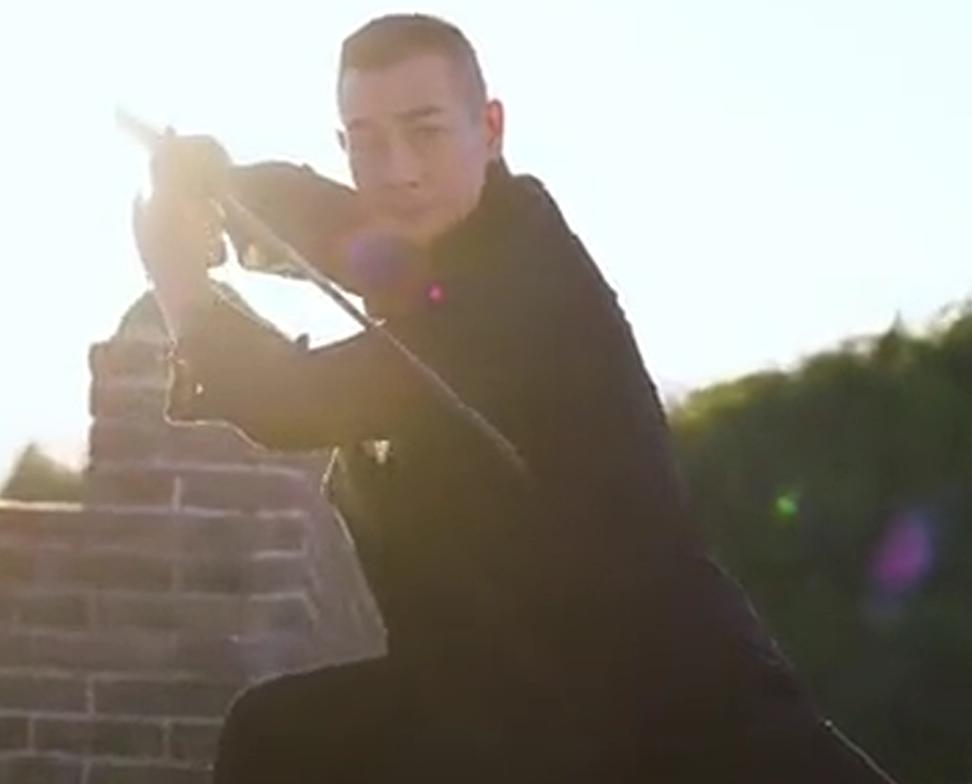 Zhao Wenzhuo's sword kick in the air has attracted heated discussions, is it real kung fu or ...