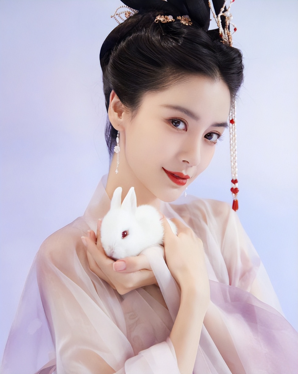 Angelababy Chang'e creates a lot of smoke like a fairyland - iNEWS
