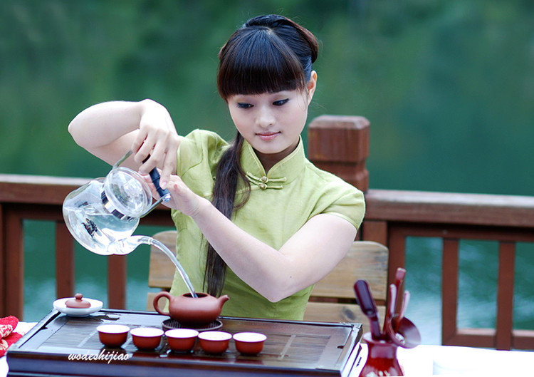 The rain is clear, the willow color is bright, the new Meng Xia is a ...