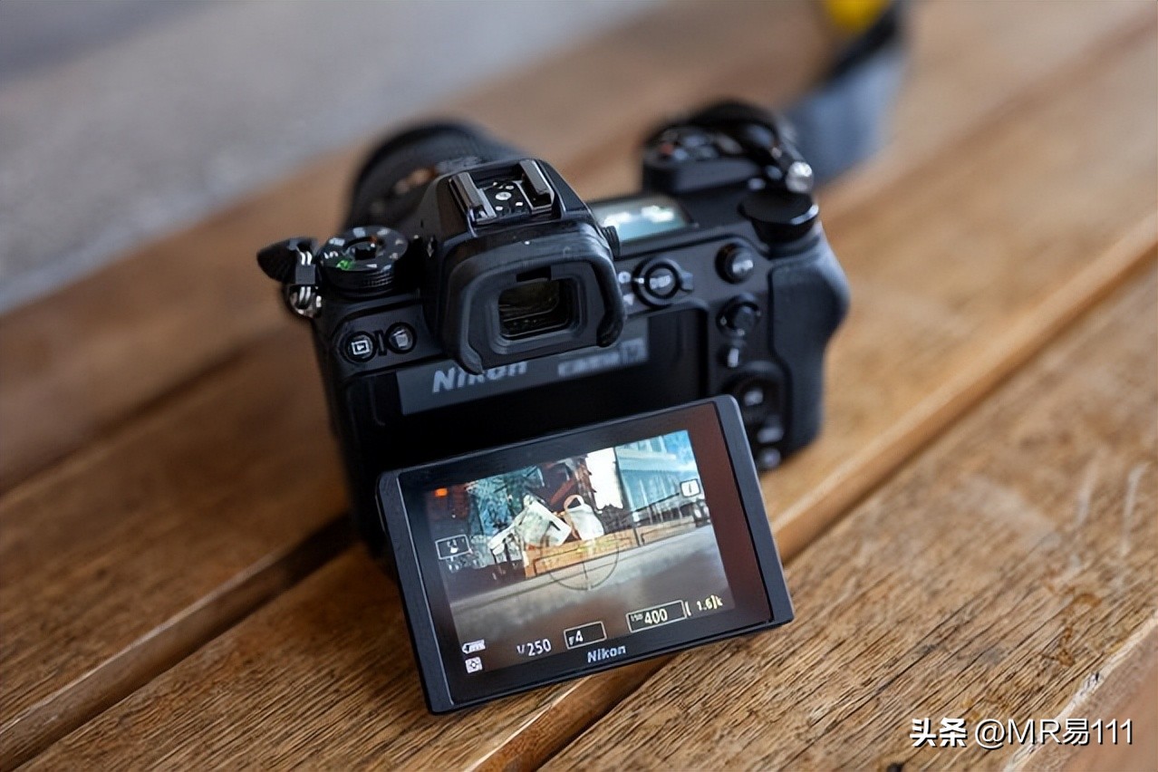 Nikon Z6 II full-frame mirrorless camera illustration - iNEWS