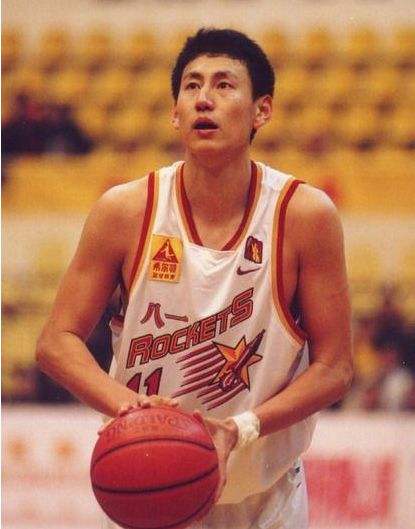 Two famous Chinese basketball players, Li Nan and Zhu Fangyu, who have ...