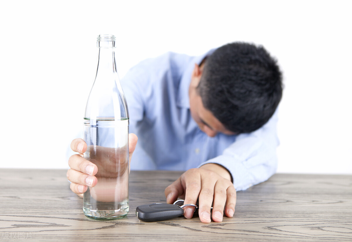 How is alcohol digested and absorbed after drinking into the stomach ...