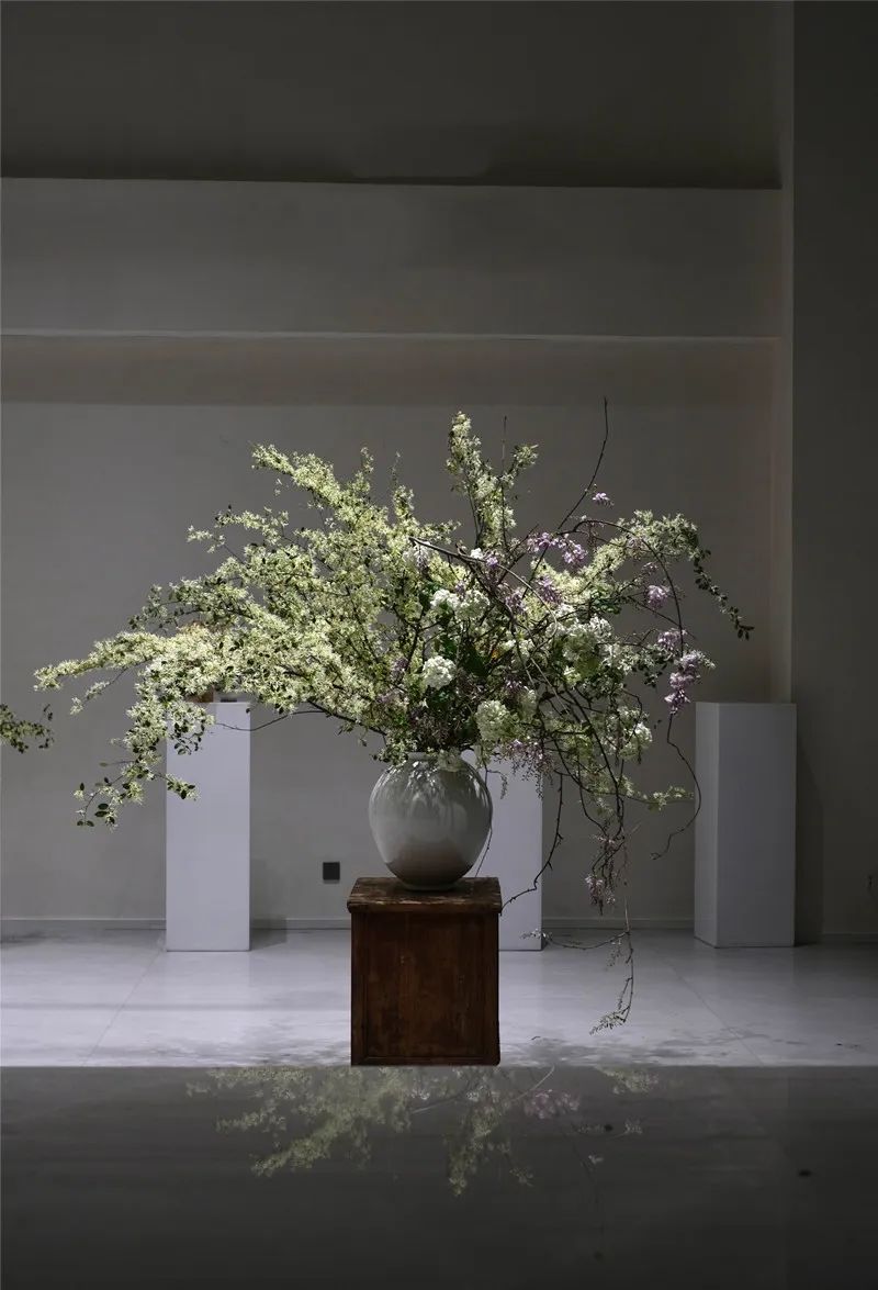 How many works can be inserted in the same famous flower vessel? This ...