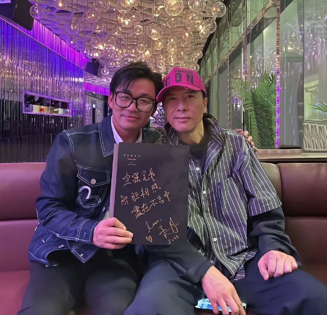 Donnie Yen and his 18-year-old wife held a make-up wedding in Italy ...
