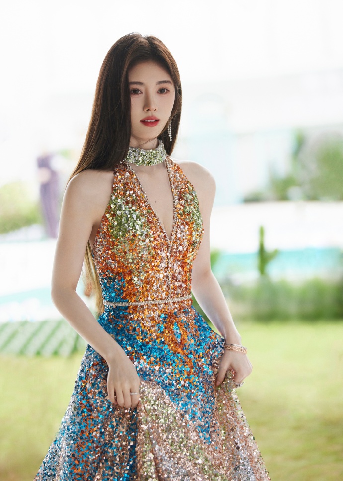 11.25 Picture: Deng Ziqi, Zhong Xintong, Sun Yi, Kong Xueer, Liu Yuxin, Ju Jingyi, Yang Zi, Ren ...