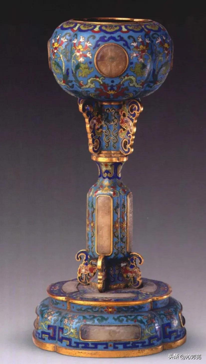 The ultimate crown holder - iNEWS